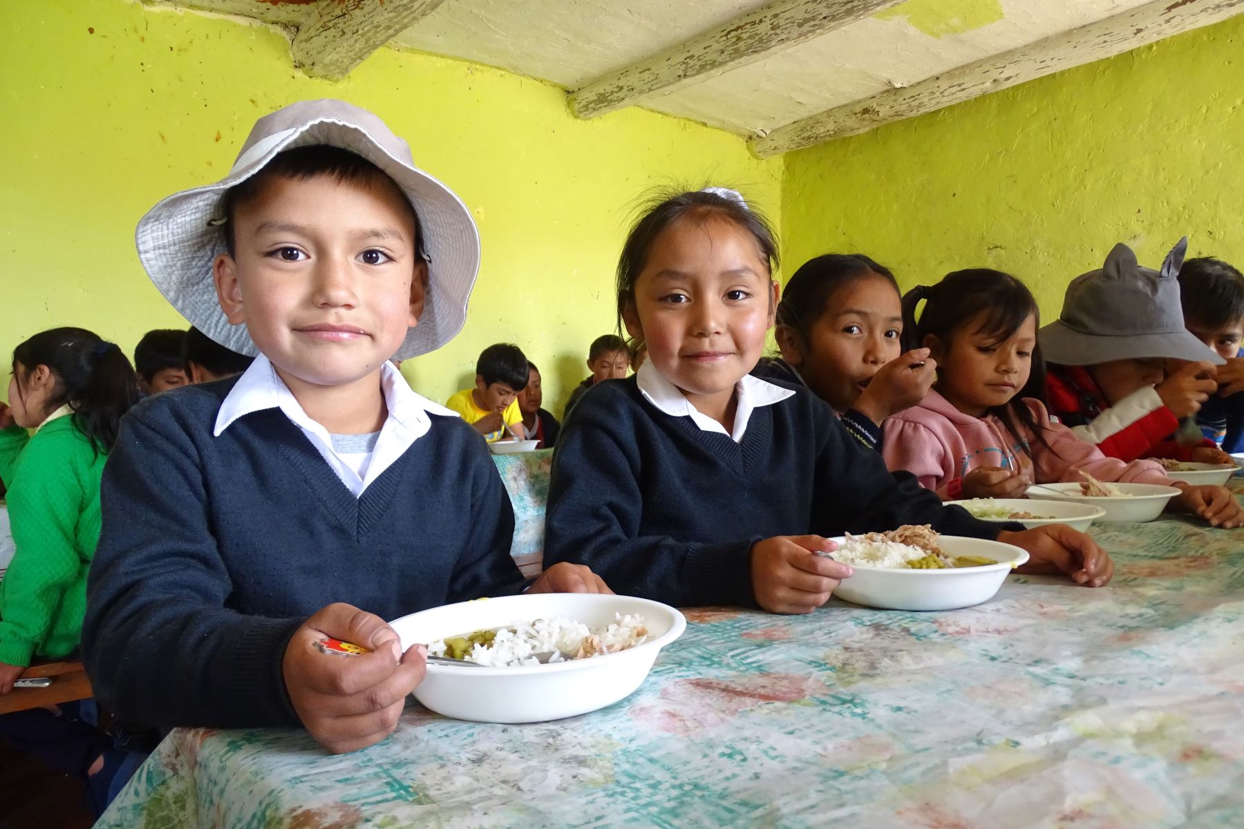 El programa de alimentación escolar llegará a los colegios en varias ...